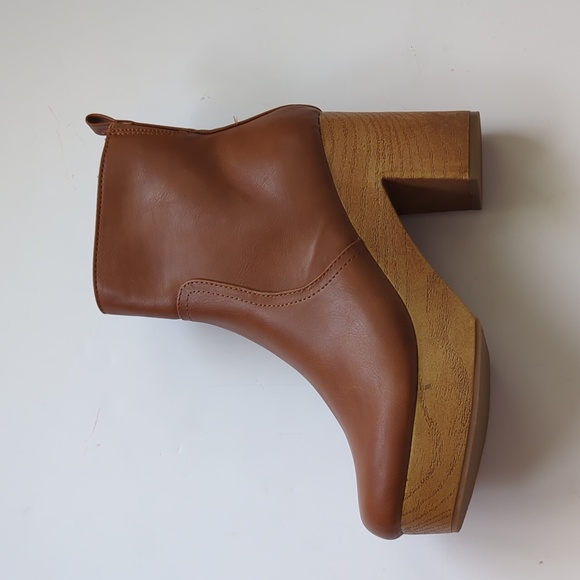 Universal Thread | Shoes | Nwt Universal Thread Target Addy Brown Clog ...